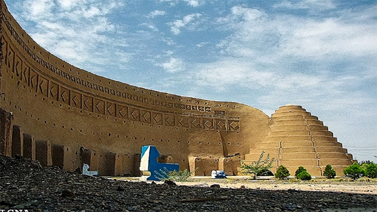 An ancient high-tech freezer that keeps ice cold even in the desert ...