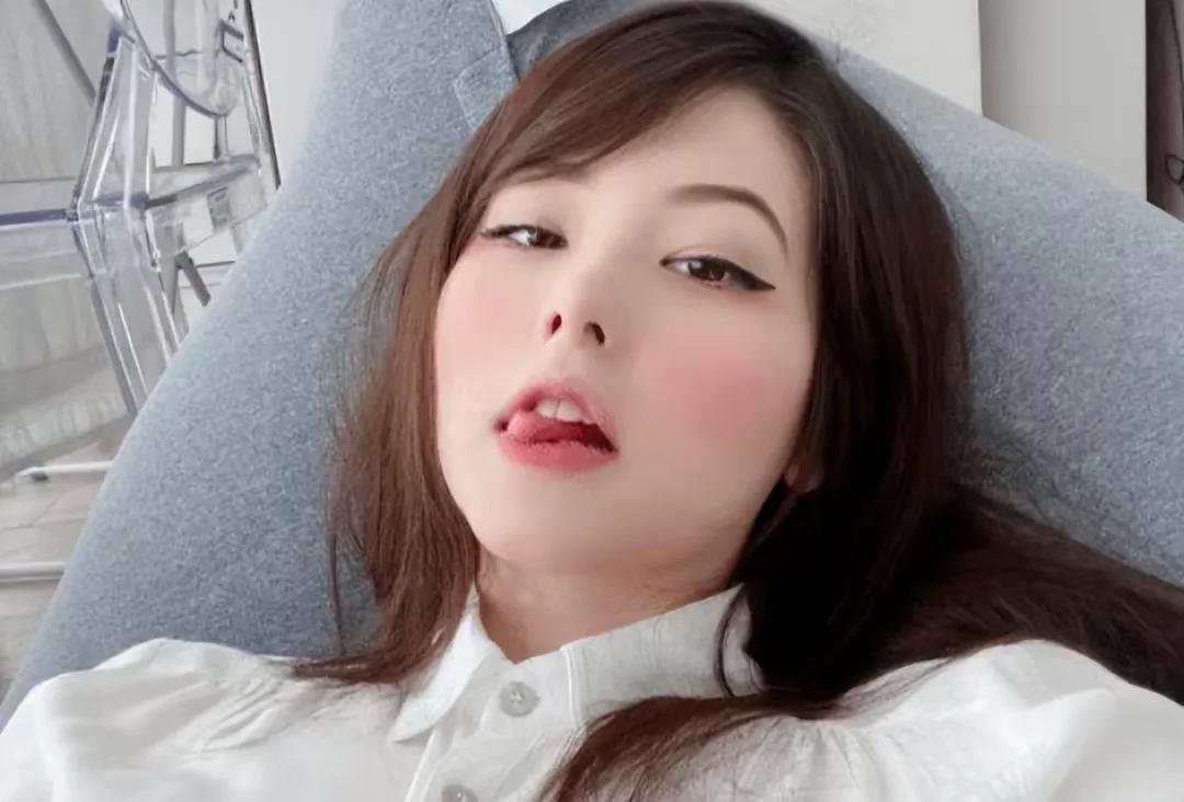 Mayumi and FLY jungler Spica officially announce their relationship - iNEWS