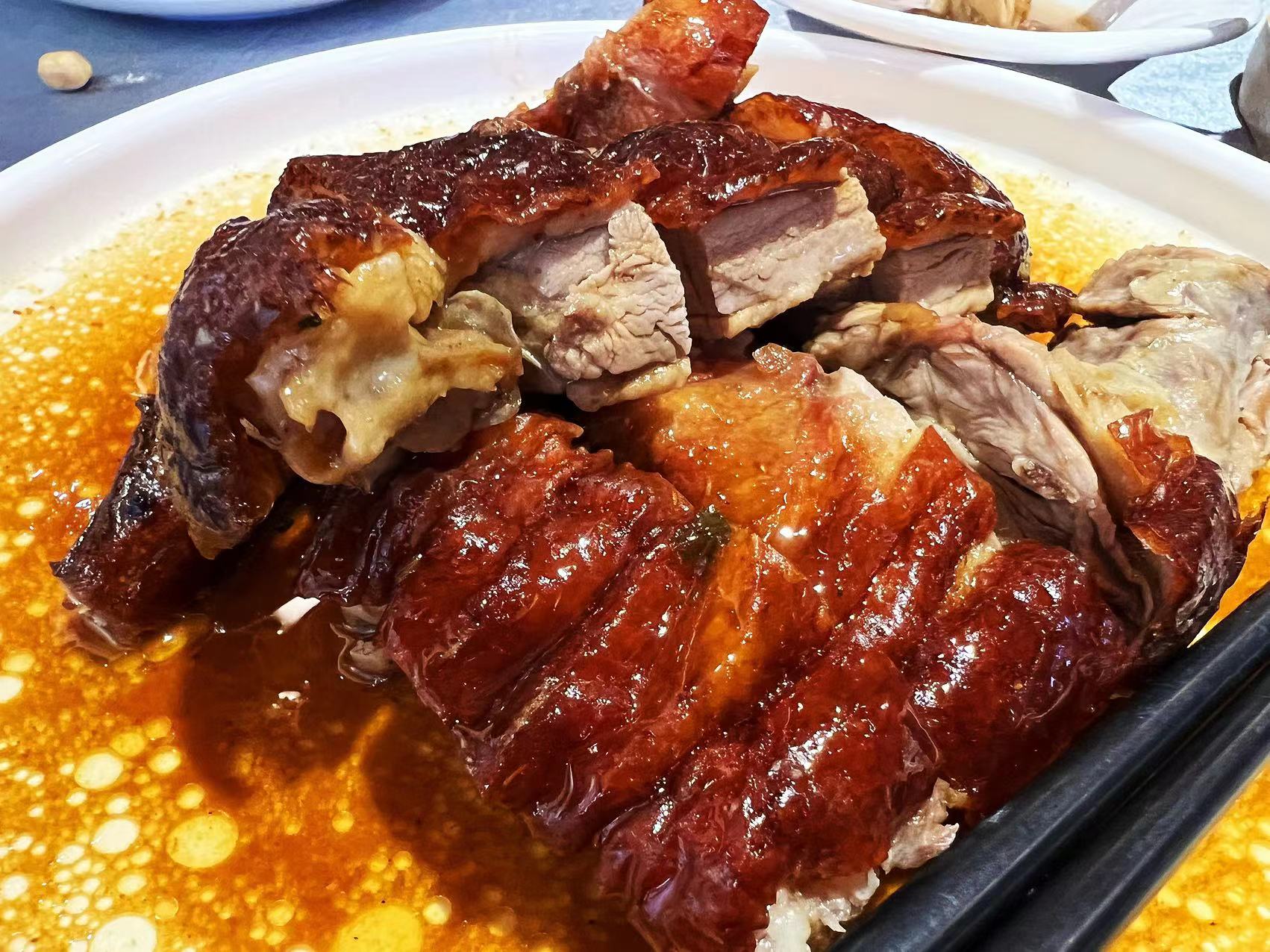 Shunhe Restaurant: There is still a certain gap with Lanshebi - iNEWS