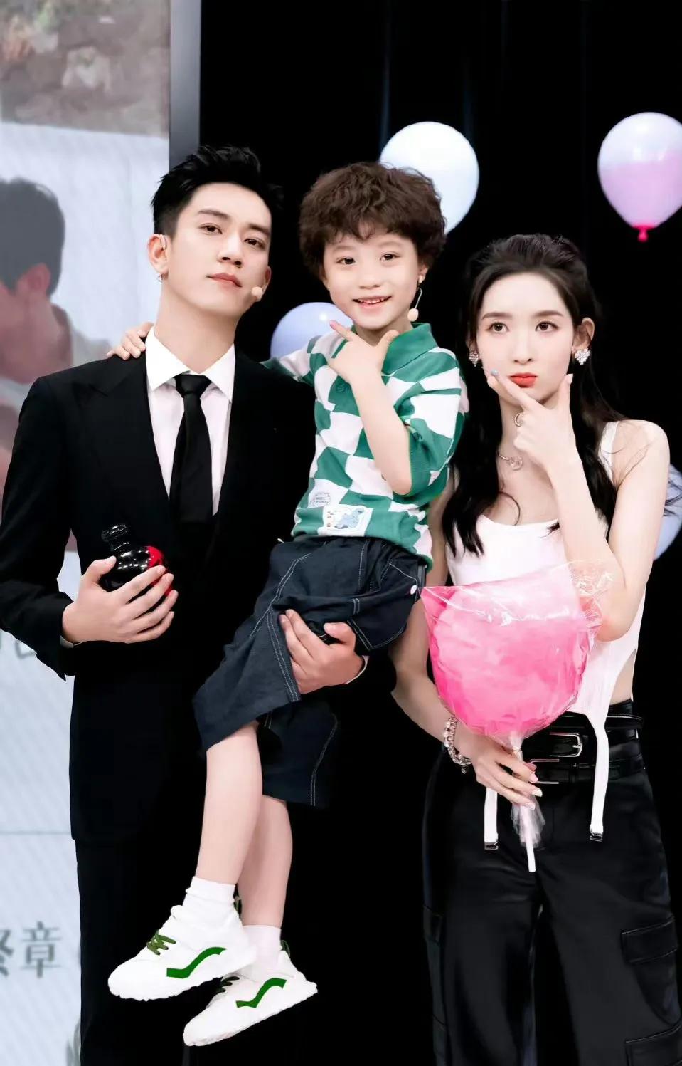 Yang Yang's new love affair exposed to pry someone's corner? The male ...