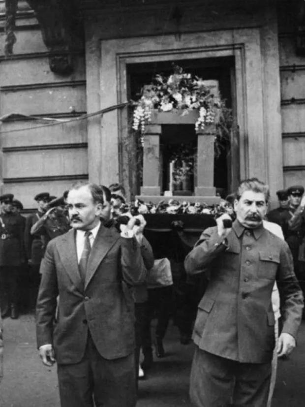After Gorky's death, Stalin and Molotov personally carried the coffin ...