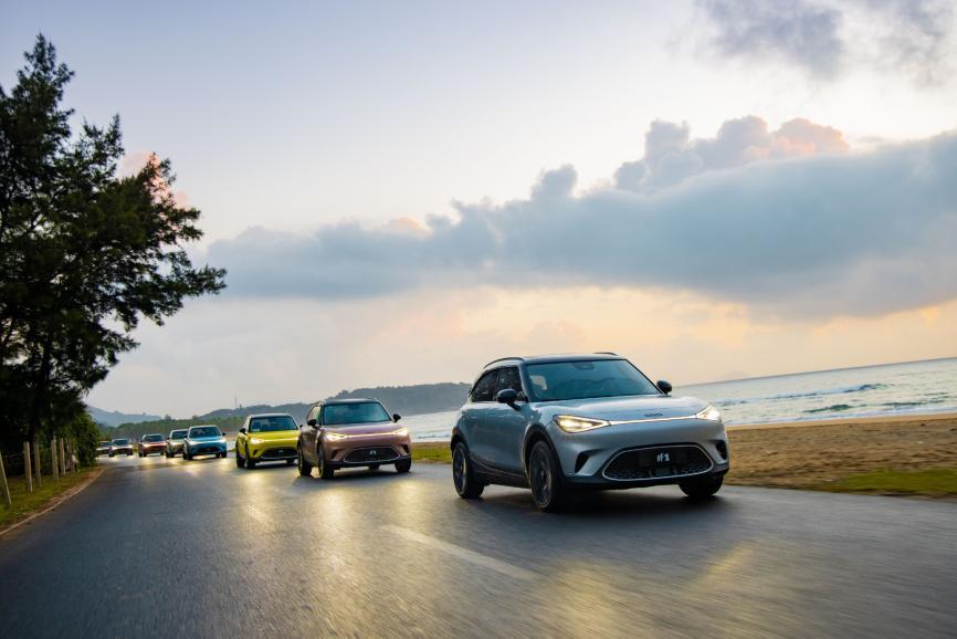 Naturally talented, smart elf#1 won three awards again - iMedia