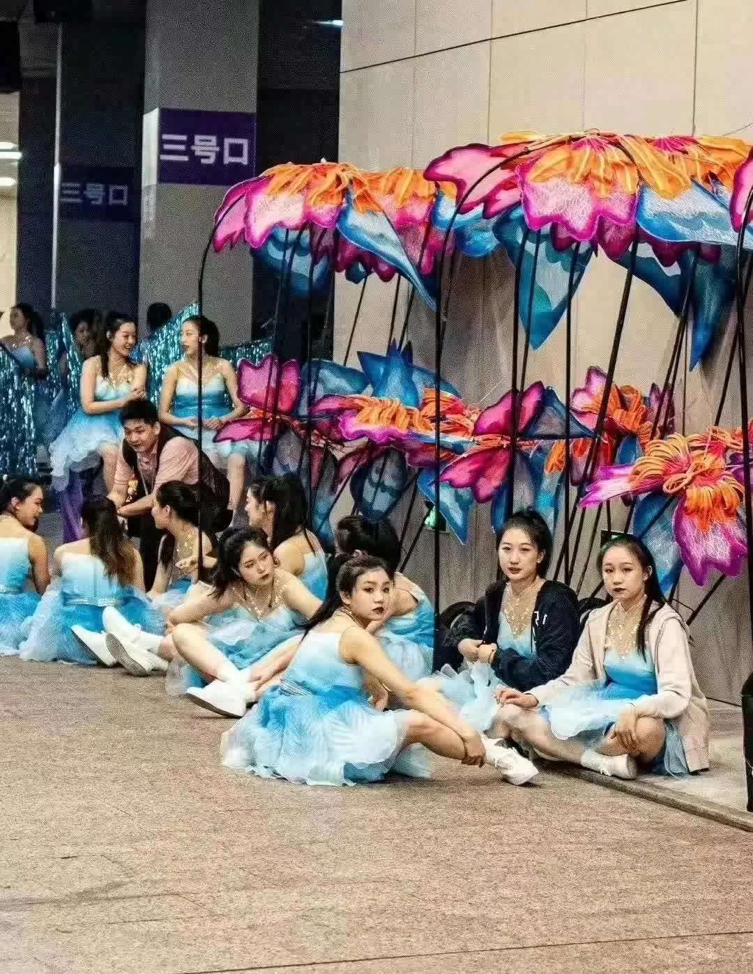 Kang Hui and Liu Xin were moved, He Youjun was happy, and Guo Jingjing ...