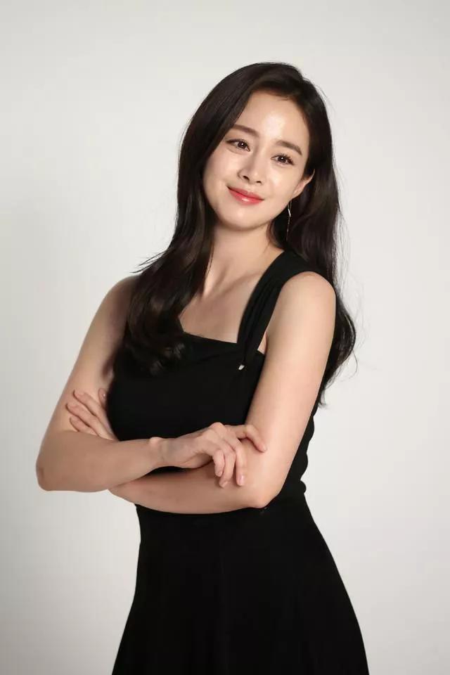 Pretty Celebrity: Korean Beauty Kim Tae Hee - iNEWS