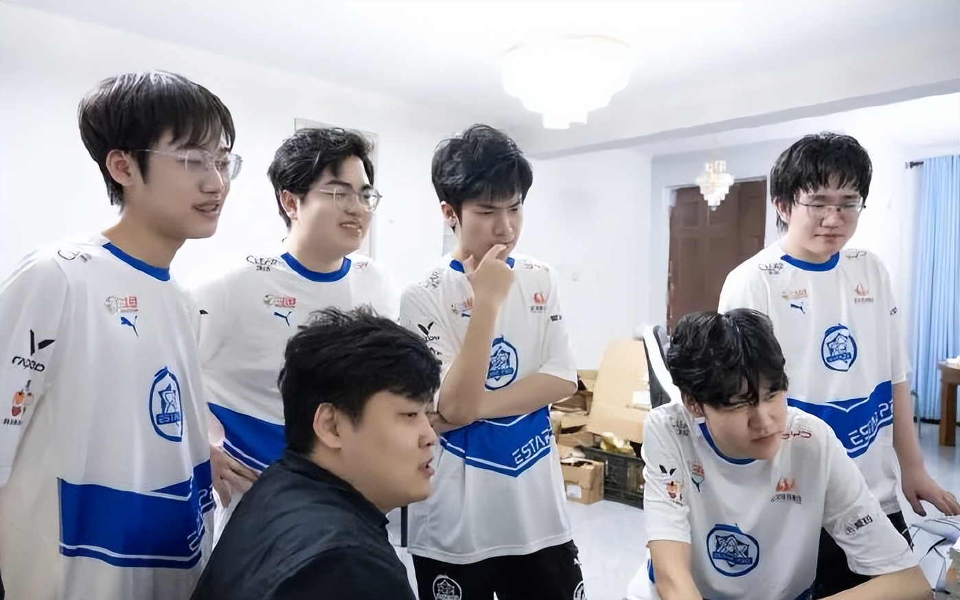 The ES five-member group Yi Zheng has slipped through the net and was bombarded again. FMVP is ...