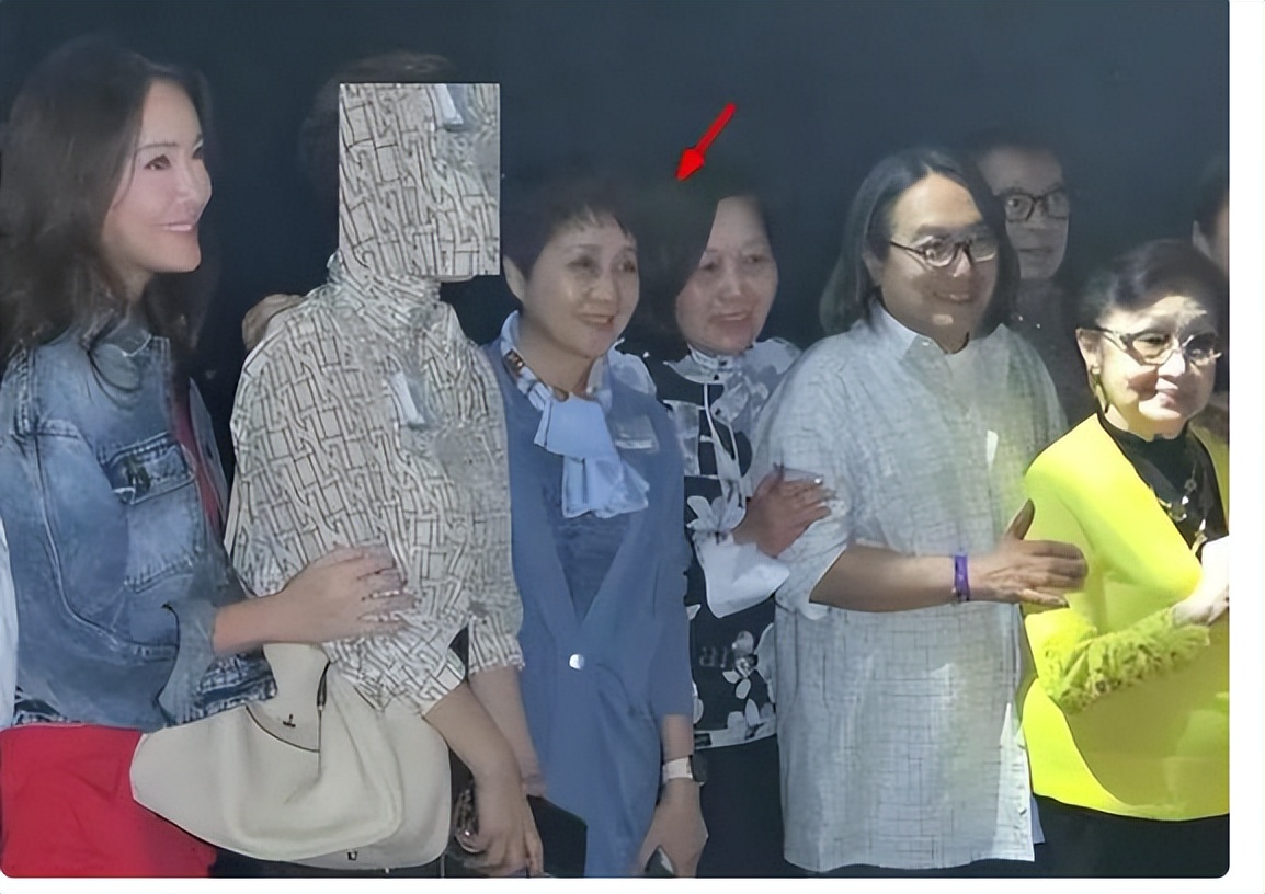 Andy Lau Art Exhibition, Zhu Lingling and Liang Anqi appeared, and the ...