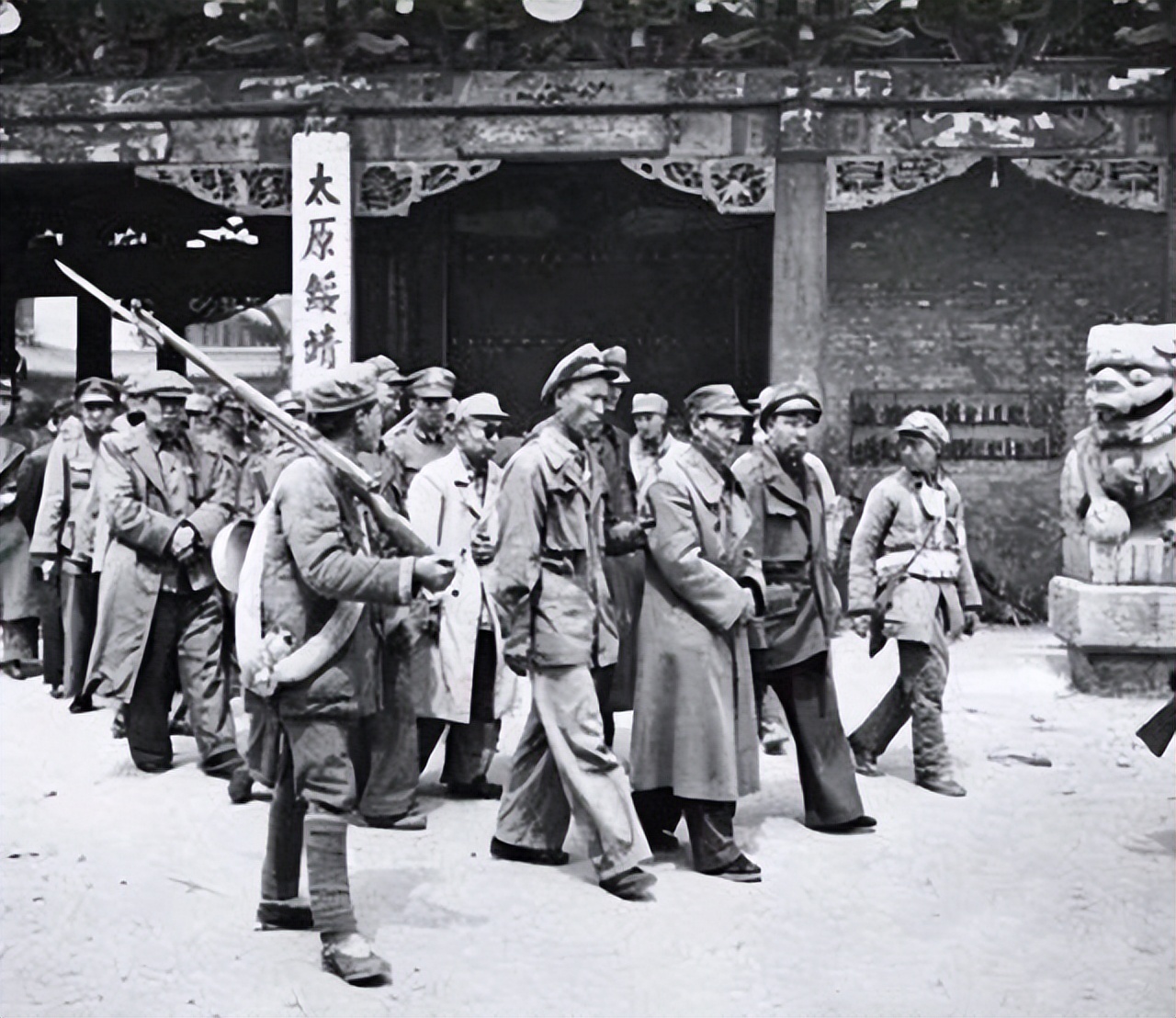 In 1960, Yan Xishan died in a foreign land. After 30 years, his son ...