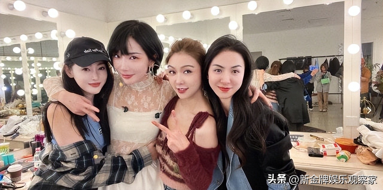 Fiona Sit joins Liu Lian on tour, and posts a group photo of Liu Lian ...