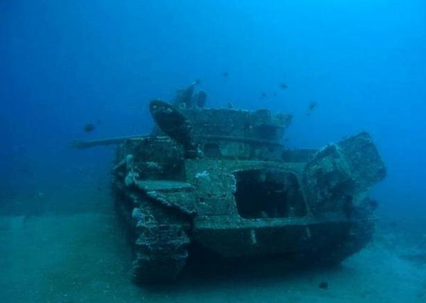 Why is the US throwing decommissioned tanks into the sea? - iNEWS