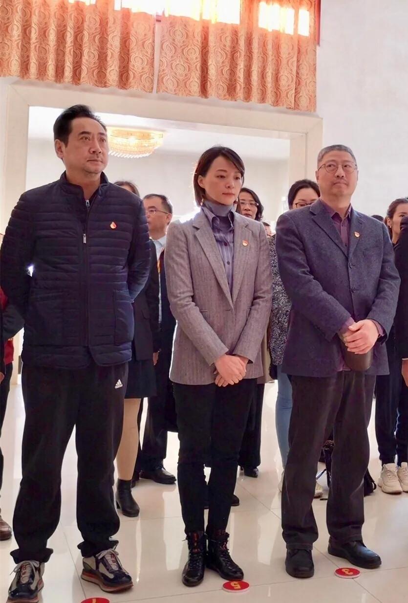 Dong Qing looks like an ordinary old lady without makeup! She is a ...