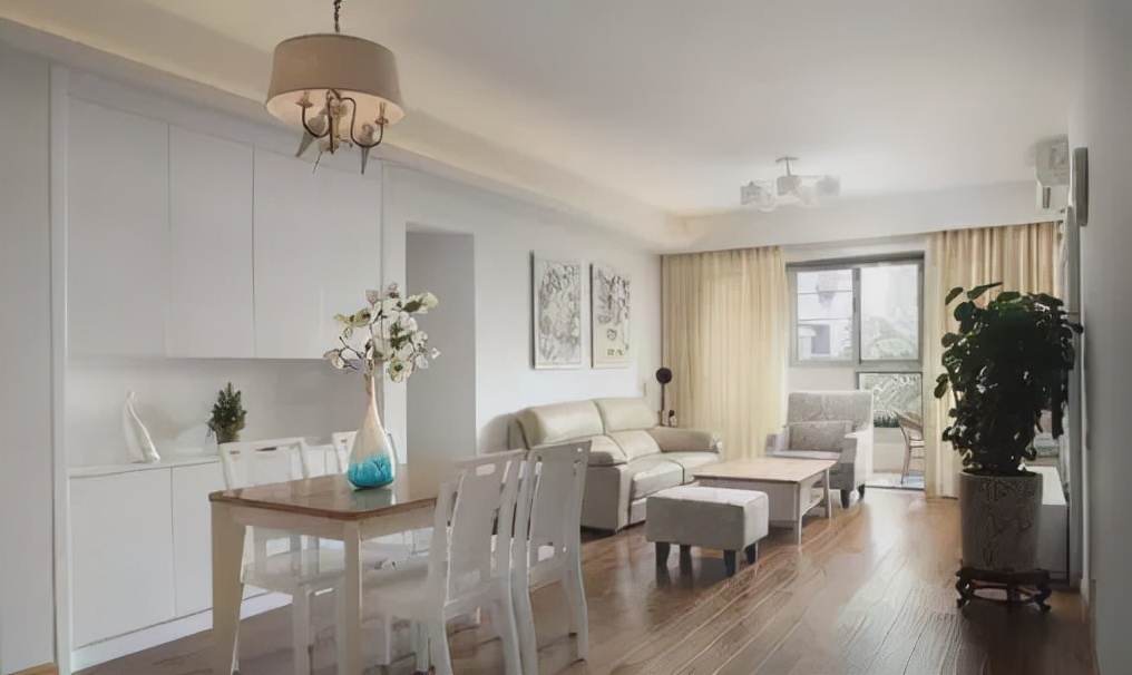 Husband insisted on poor decoration, and only painted white walls and ...