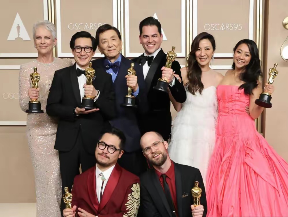Michelle Yeoh won the Best Actress Oscar, Li Bingbing, Wu Yanzu, Jet Li and other stars ...