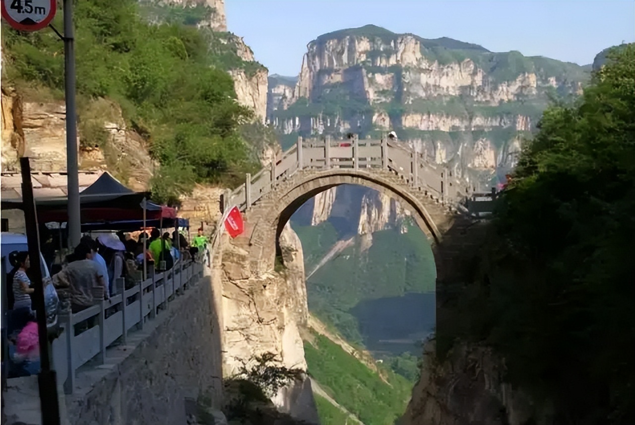 There are small villages in Shanxi, hidden in the "bottom of the well ...