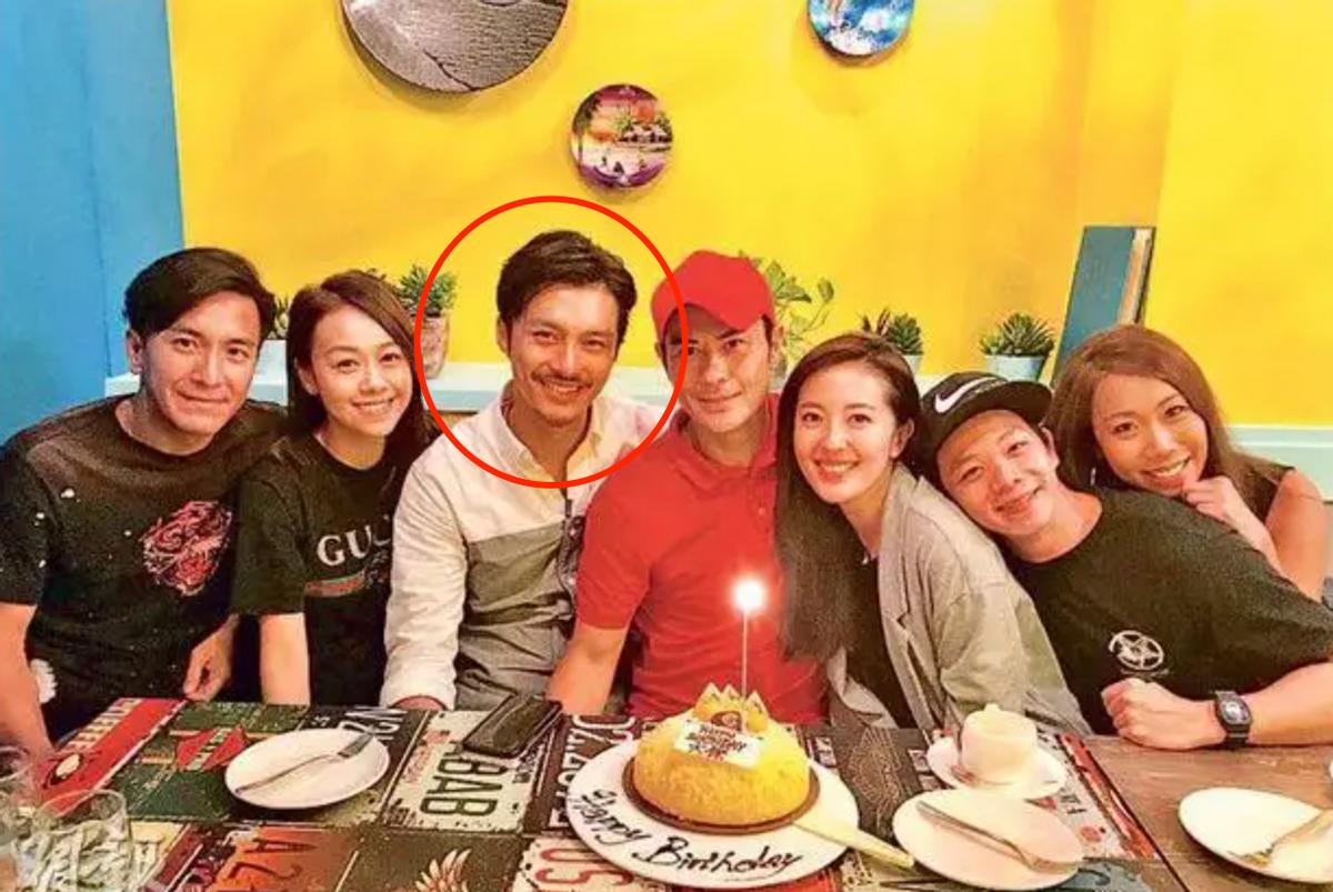 Hong Kong star Huang Jiale's wedding is too luxurious!Wife hangs 6 golden pigs on her chest and ...