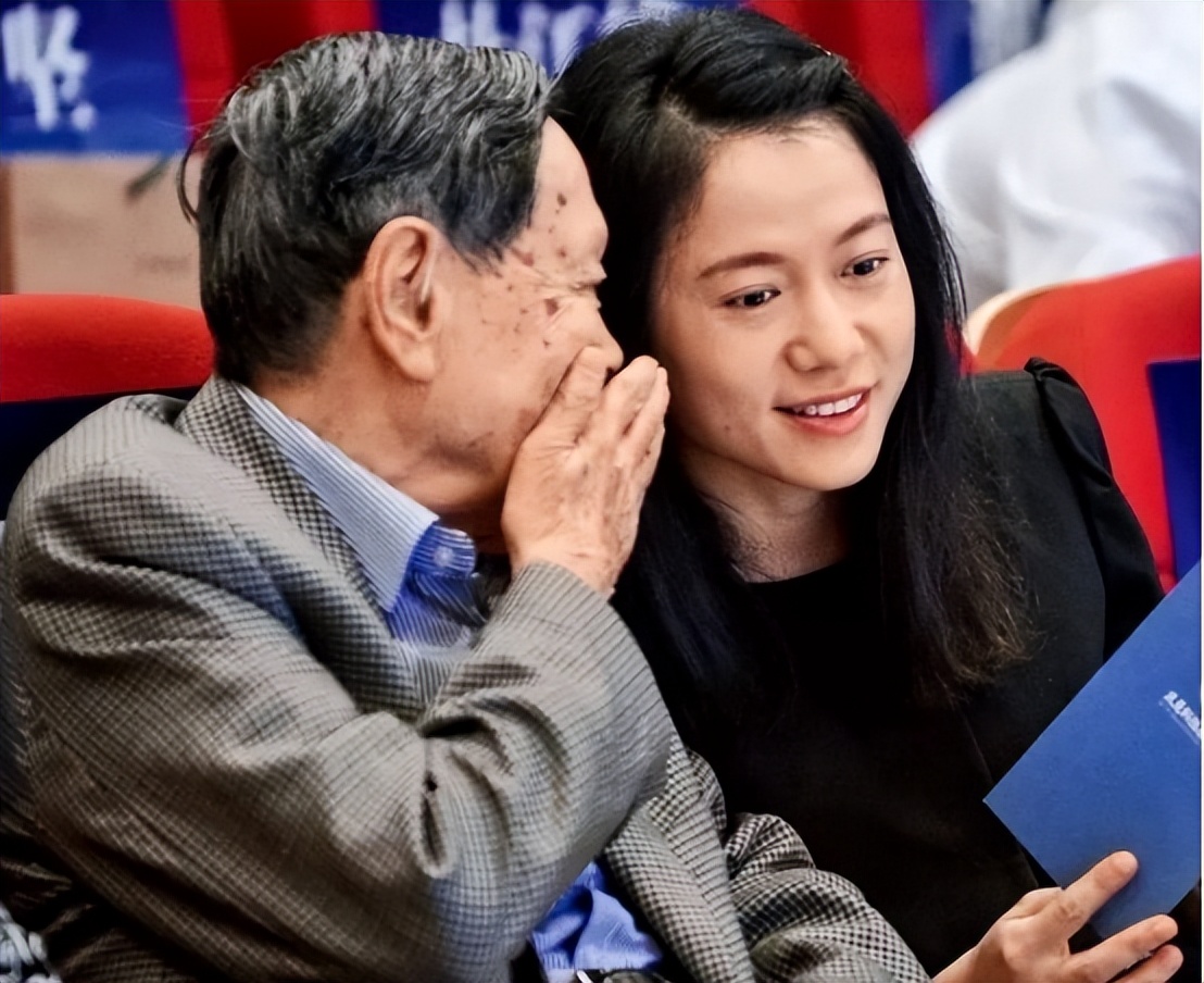 Congratulations to Weng Fan, she has become the most enviable woman - iNEWS