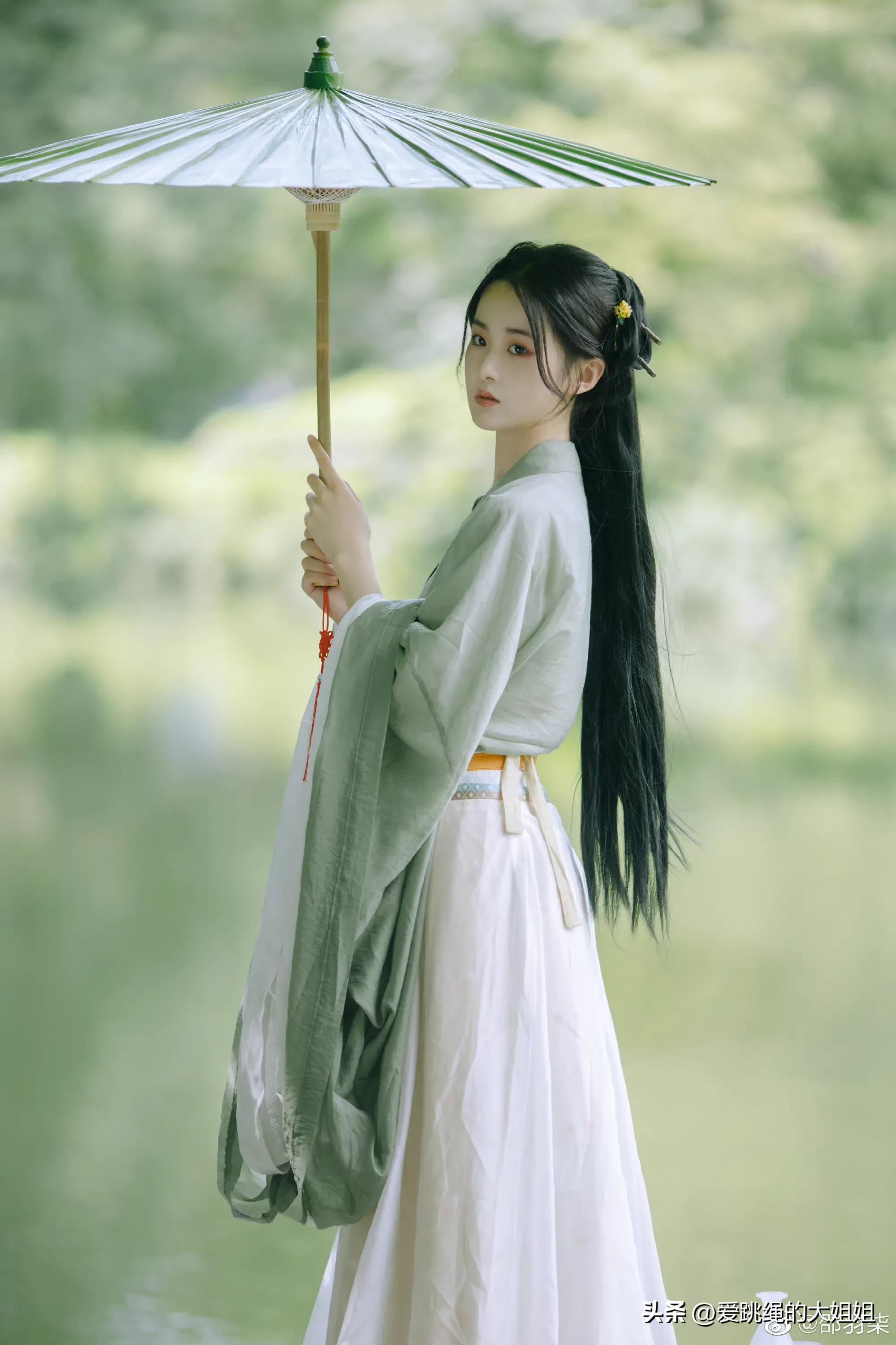 The most beautiful stewardess Li Yuheng, and the newcomer Shao Yuqi is ...