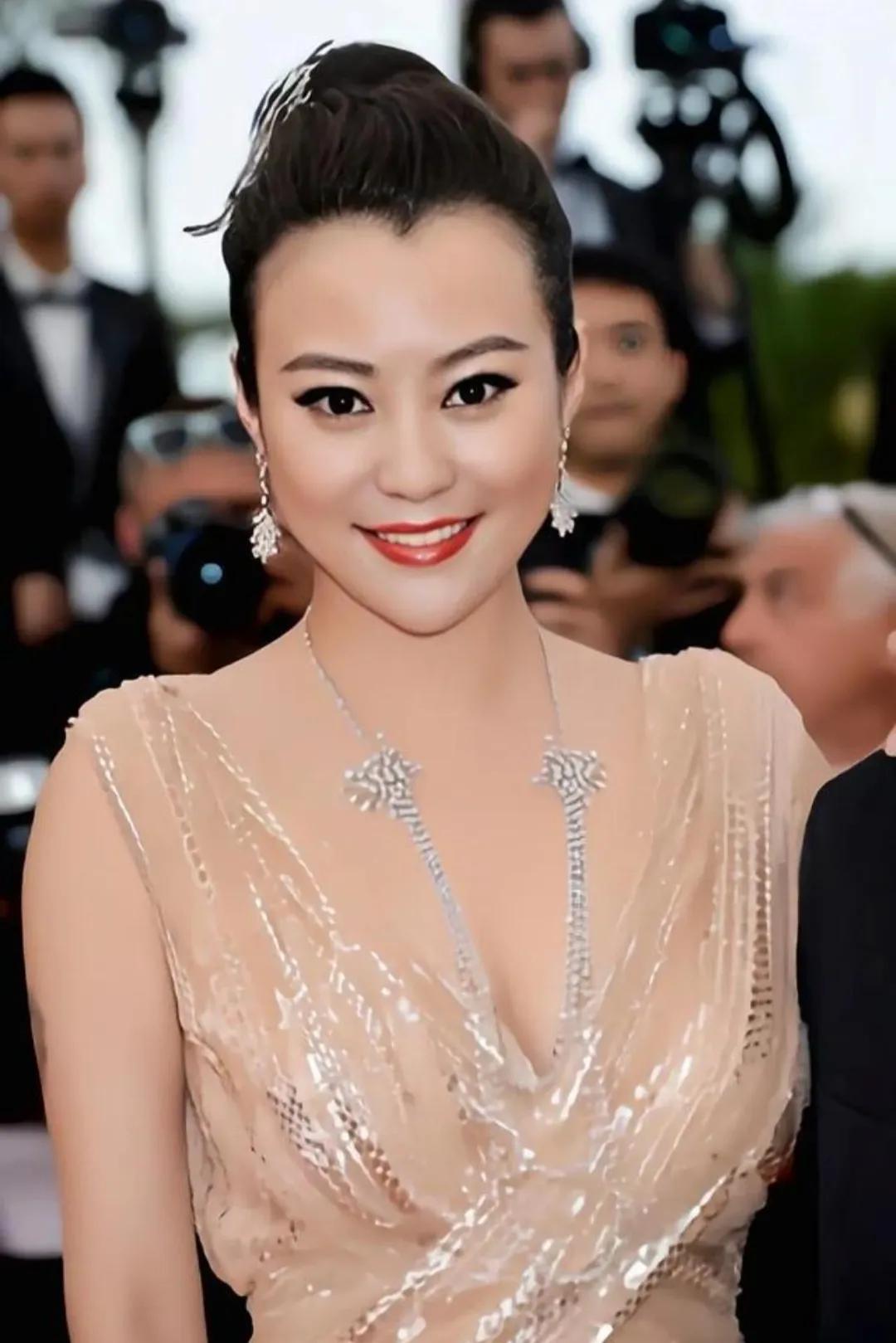 Sexy, charming and colorful Hao Lei photo - iNEWS