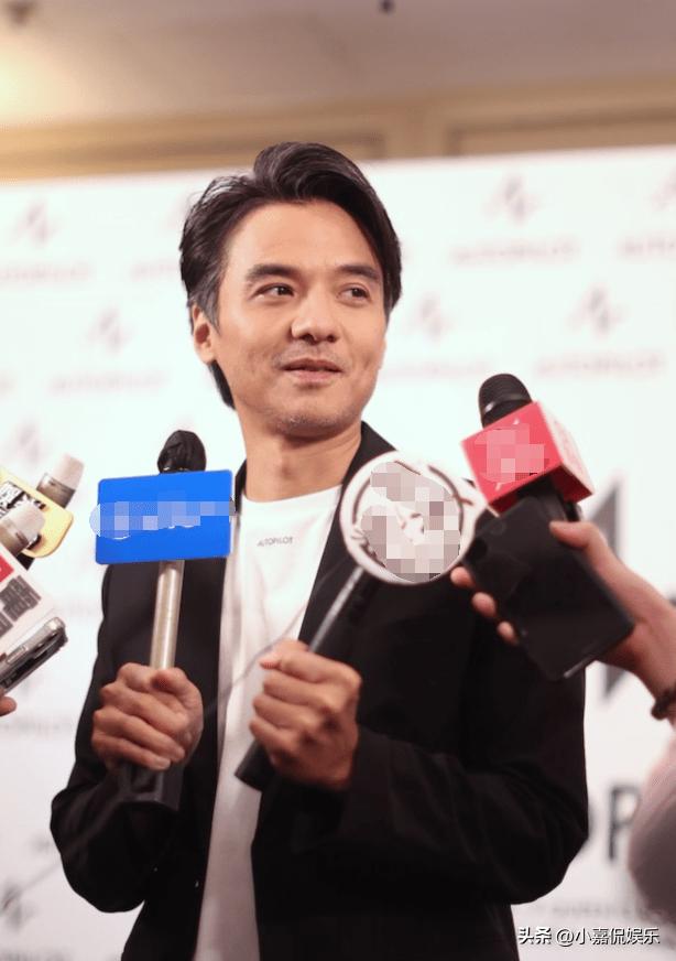 Andy Lau shared a photo with Shu Qi and his wife, 60 years old in good ...