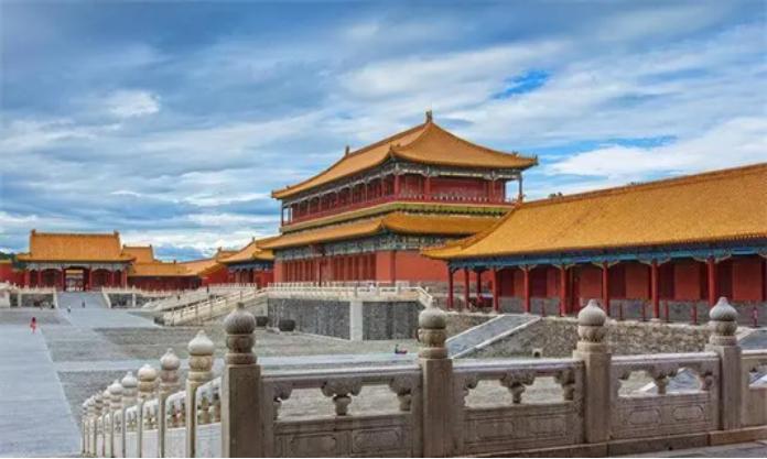 Based on the historical background of the Qing Dynasty, analyze the ...