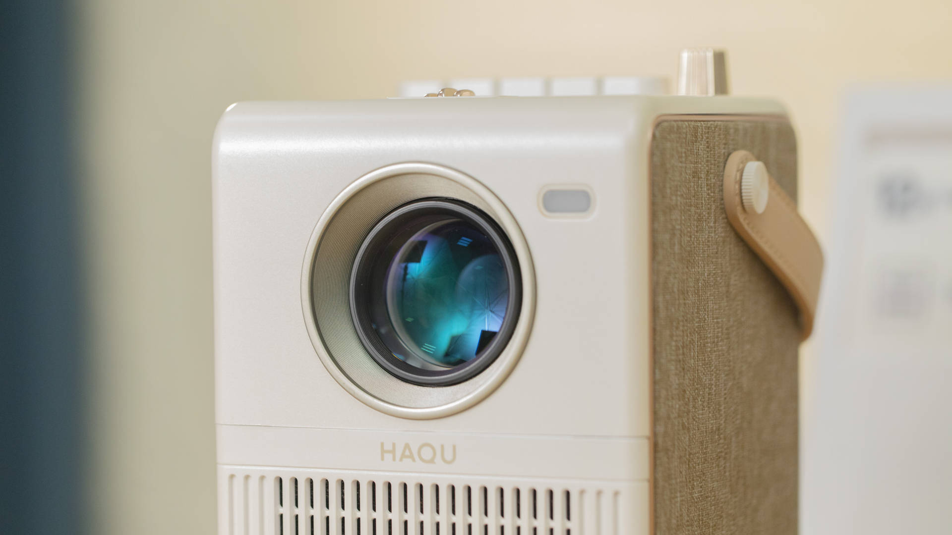 Which brand of projector is the most cost-effective?This funny ...