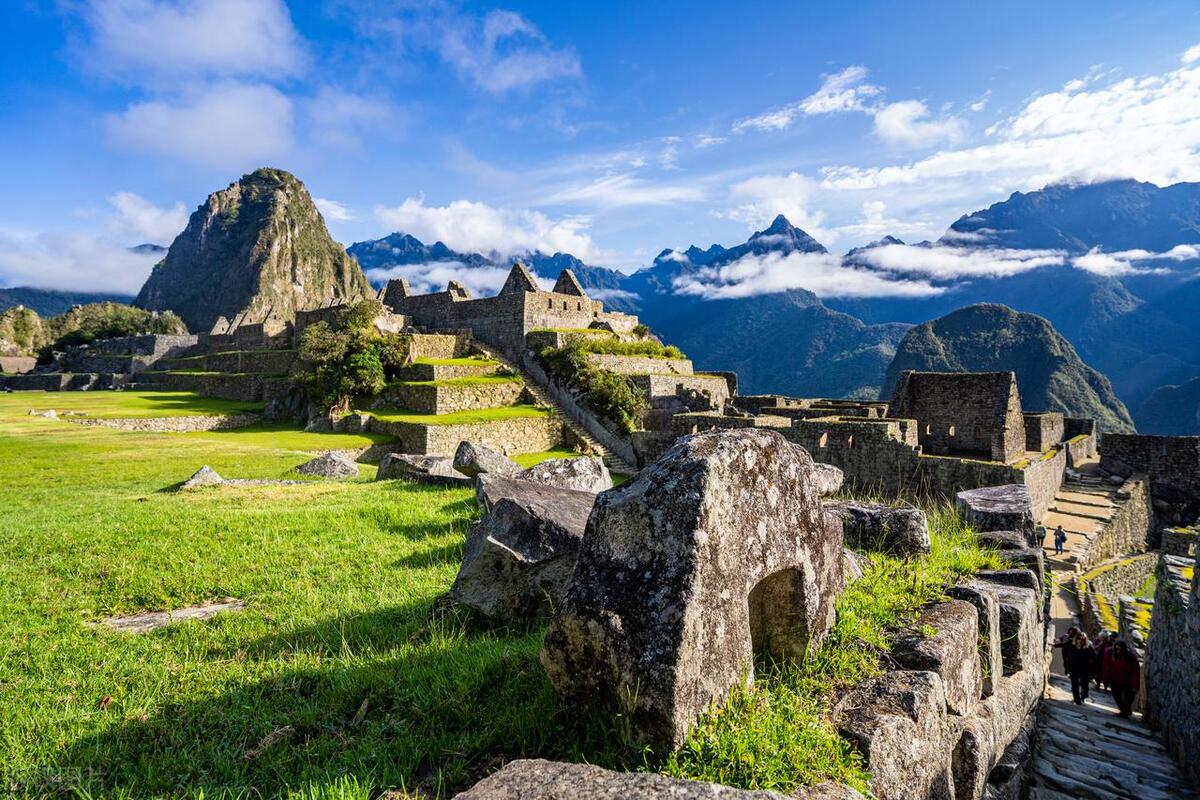 Treasures of the Catacombs: Unsolved Mysteries of the Inca Empire - iNEWS