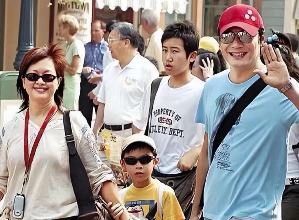 Who remembers Luo Jialiang? Abandoning his wife and son to taste the ...