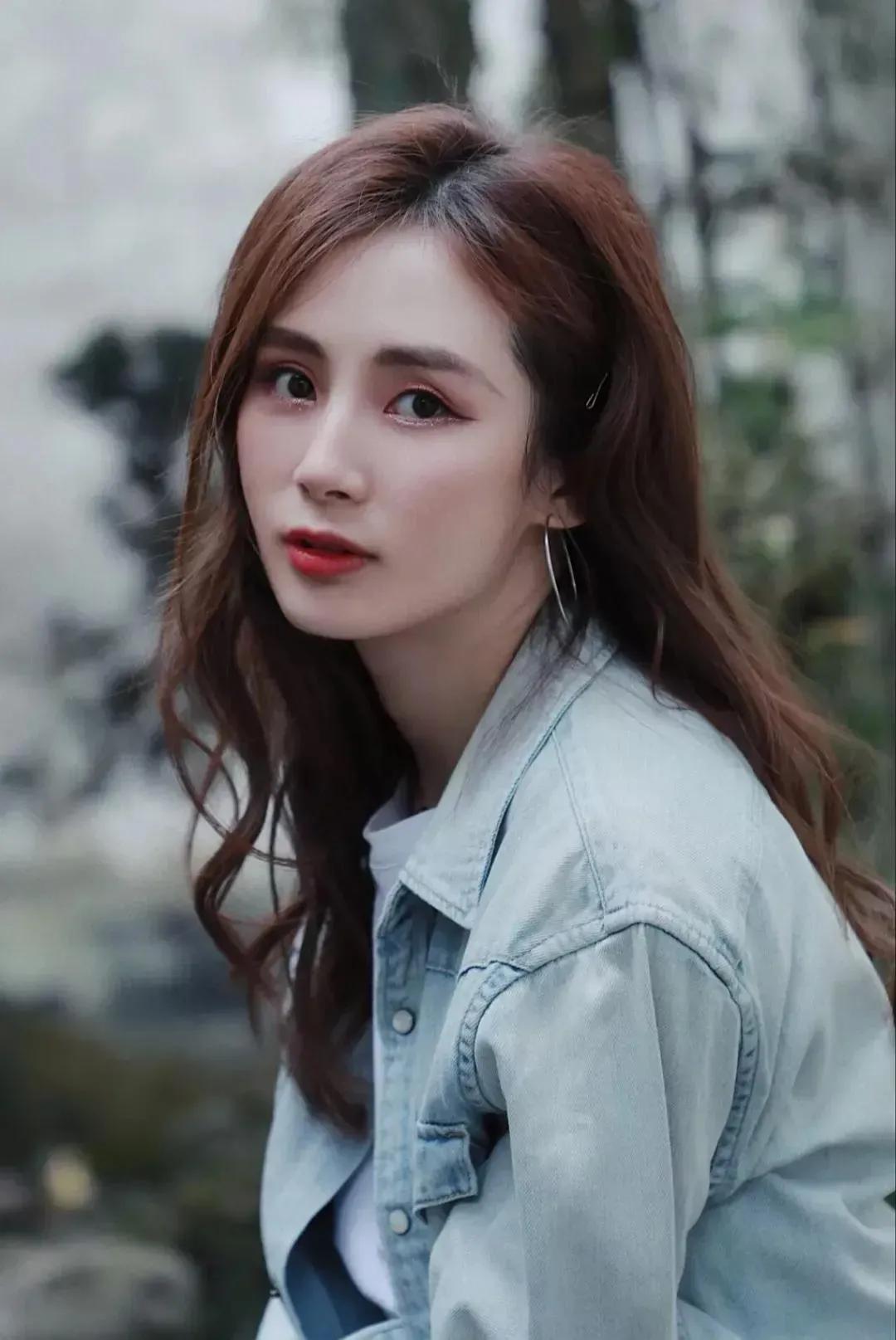 Beautiful star Lu Chen's photo is beautiful and her eyebrows are bright and beautiful - iMedia