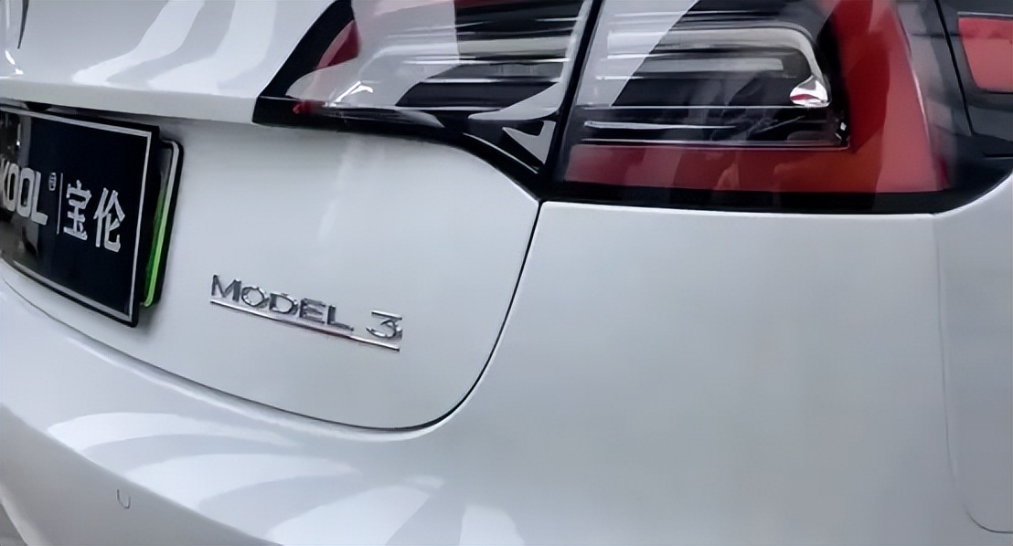 Tesla sticks Weigu PPF invisible car cover, this "white cute" has been ...