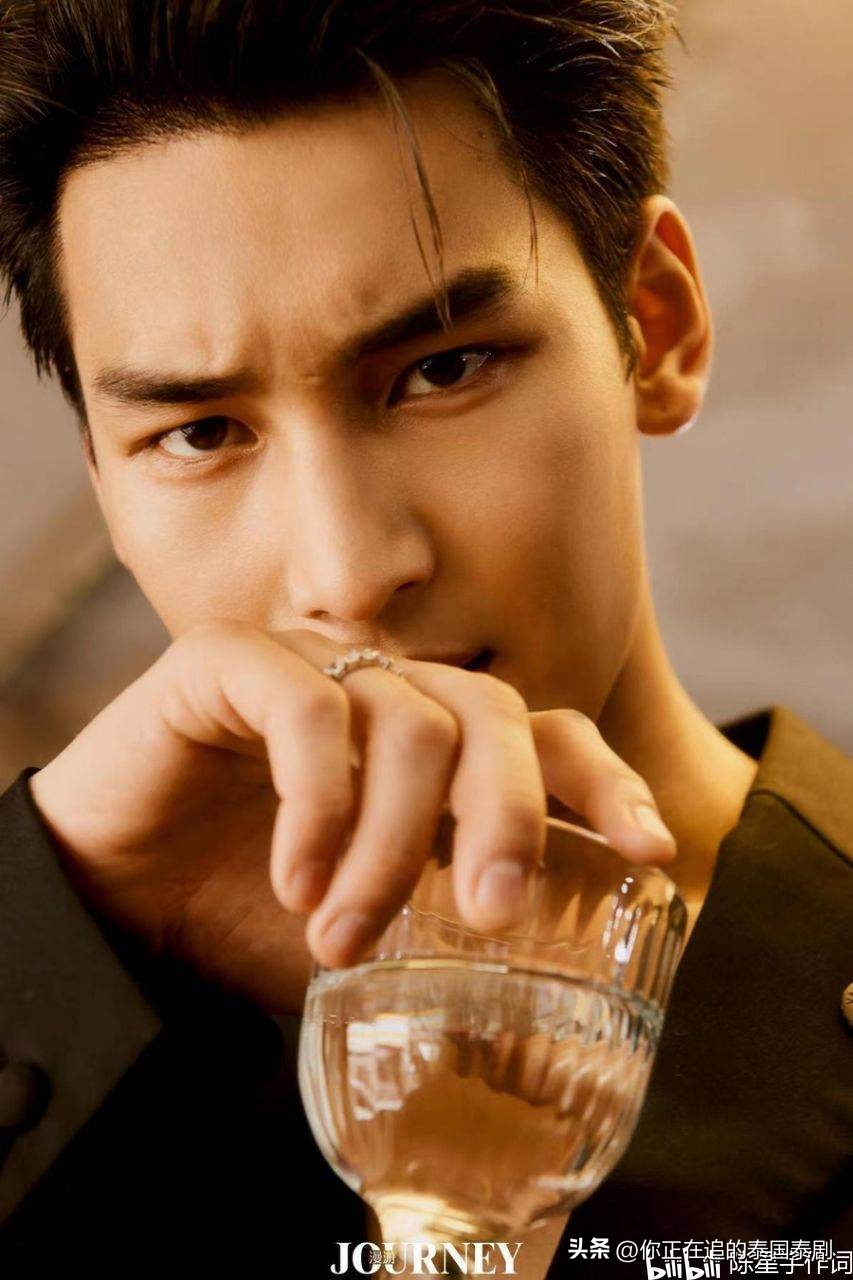 Thai drama tough duo Zhang Zeyi Mile and Chen Libo Apo's new magazine: Unruly Brothers Pier - iNEWS