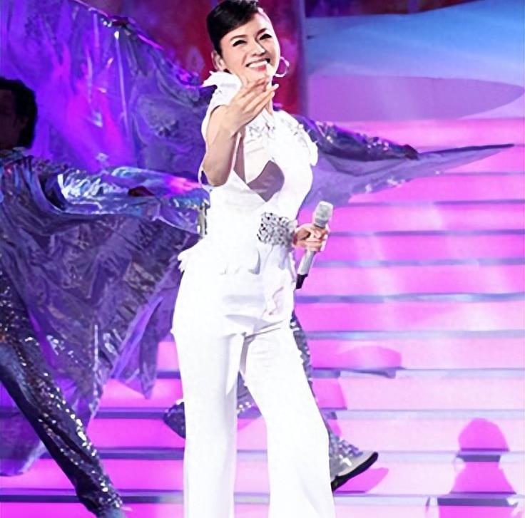 Folk song queen Chen Sisi: Married to a singer one year younger and ...