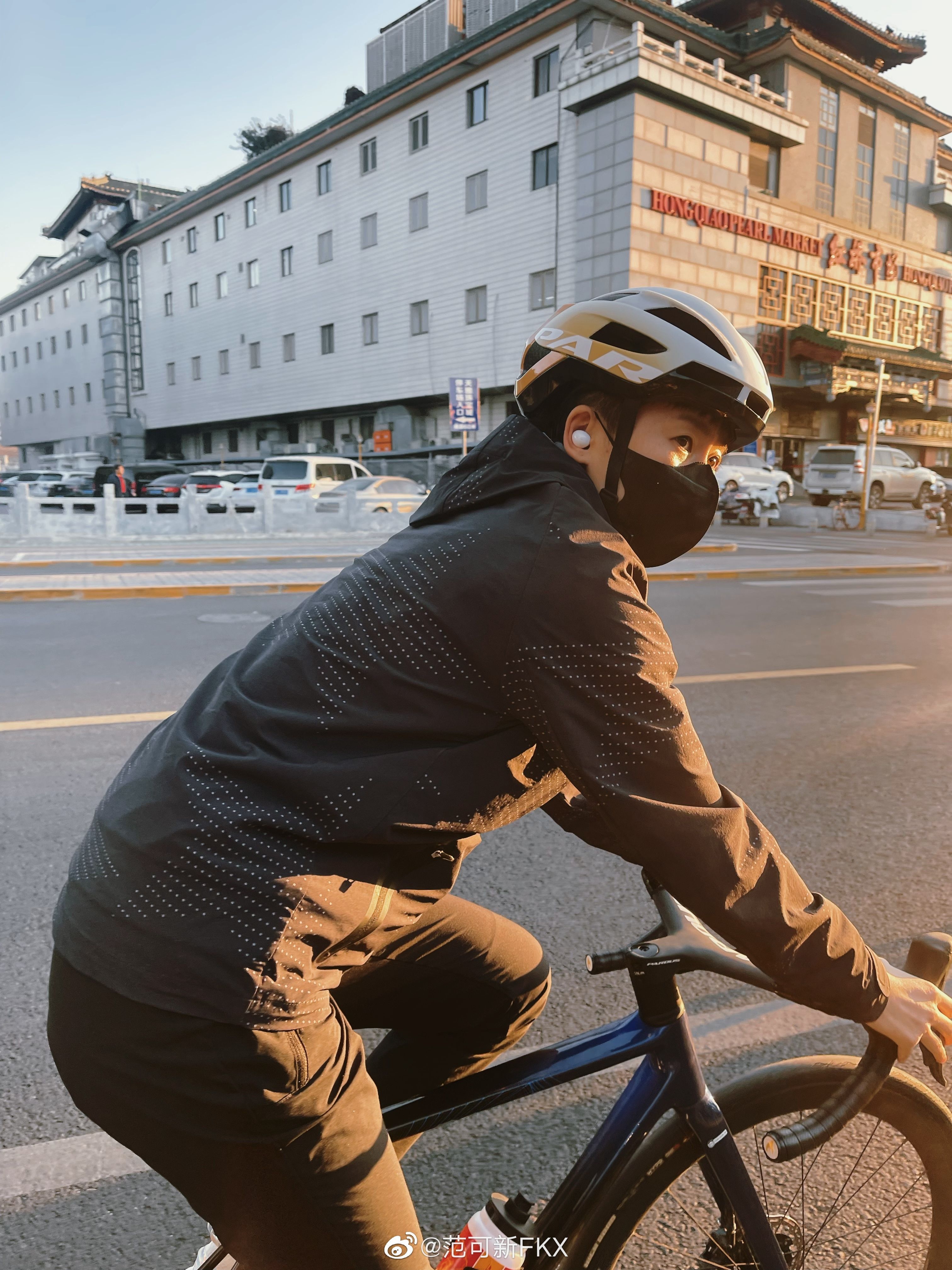 How much is the Ruibao bicycle in the Beijing street riding photo of ...