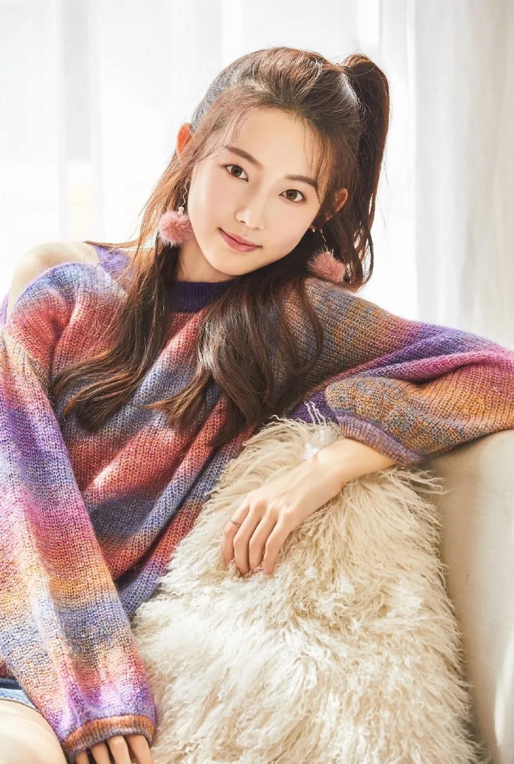 Feng Wanhe, a sweet and charming goddess - iNEWS