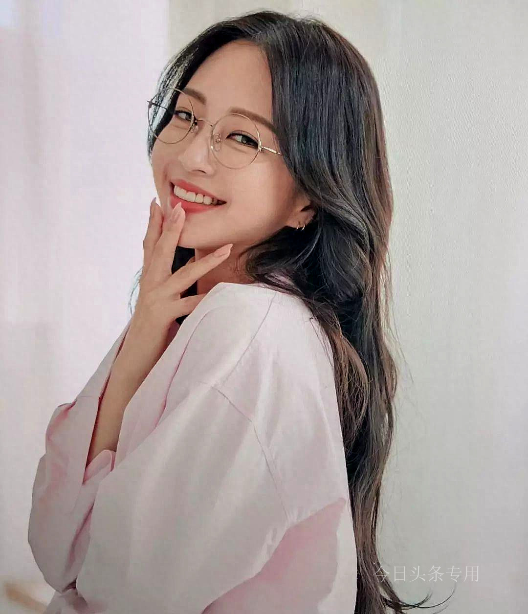Korean actress Han Ye-seul - a bright, charming, attractive and ...