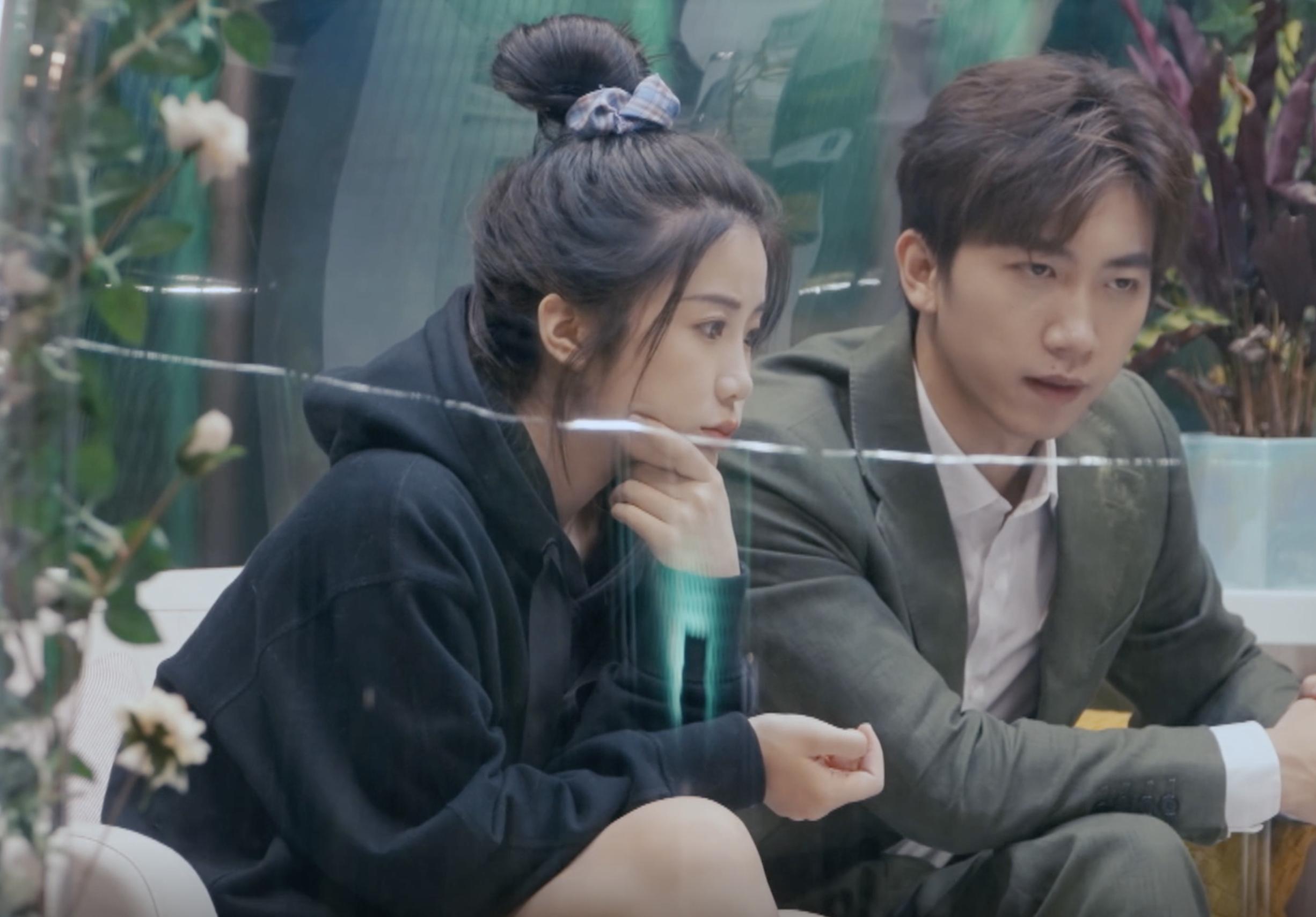 Is it really polite for Lola to keep stepping on the table in "Half-familiar Lovers"?Talking to ...