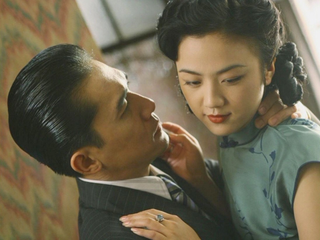 In the film and television drama, the fake show that is "terrified" is ...