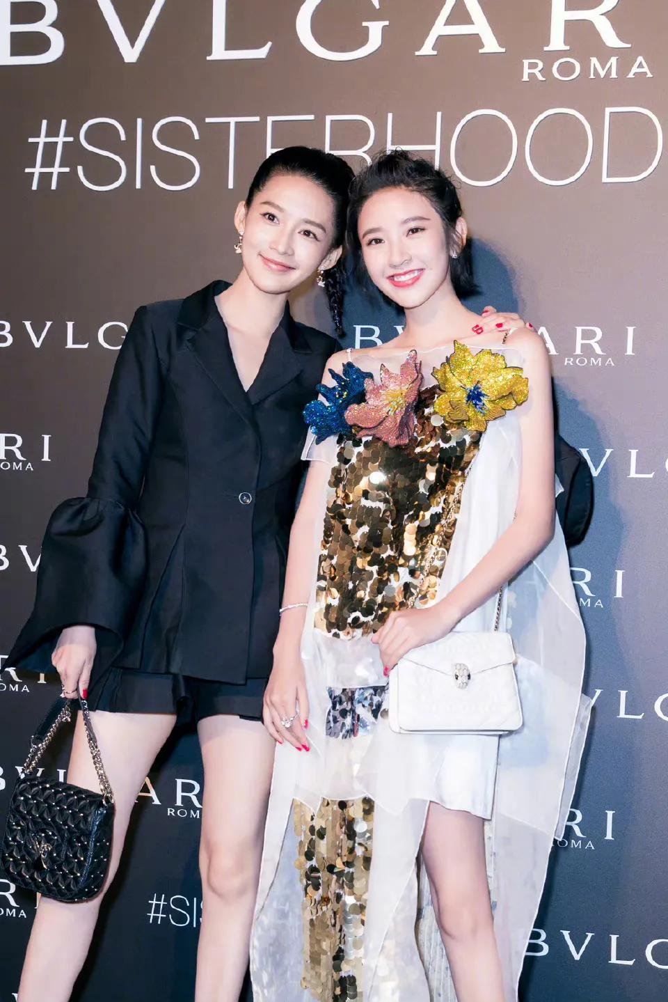 Li Qin and Tang Yixin's high-heeled sandals have long legs and ...