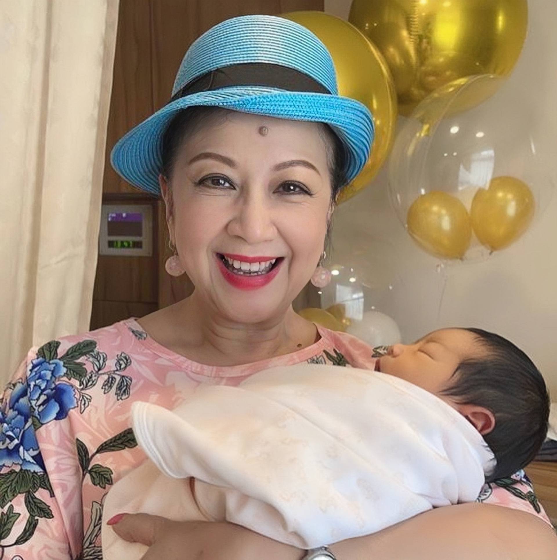 The 15-year-old love affair with her little boyfriend ended. 71-year-old Xue Jiayan shed tears ...