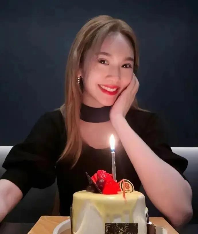 Rainie Yang and Li Ronghao's sweet love - iNEWS