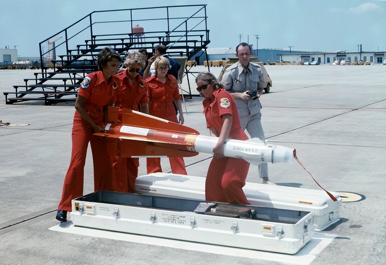 America's First Practical Air-to-Air Missile AIM-4 "Falcon" - iMedia