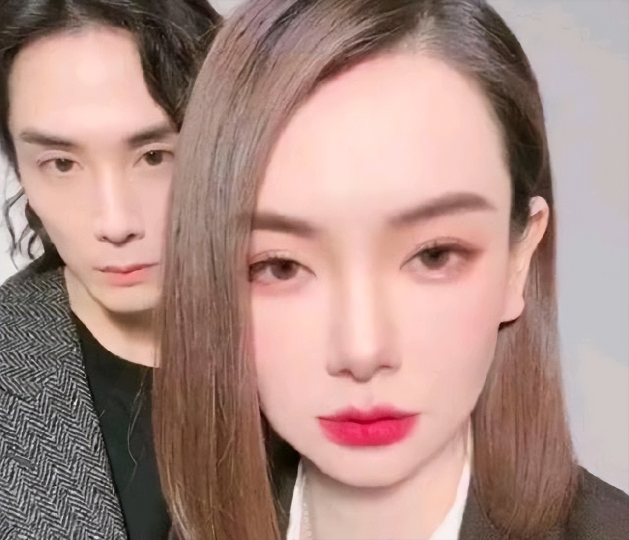 Qi Wei and her husband dance in a fancy way - iNEWS