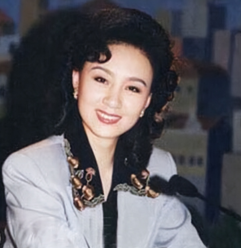 Li Ping, the sister-in-law of Qidiling Jihua, was once the host of CCTV's "Oriental Time and ...