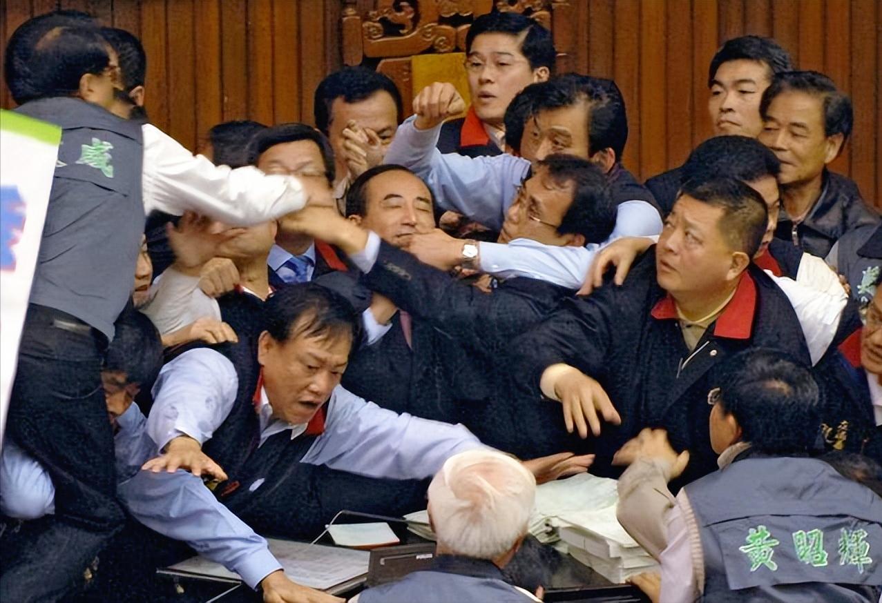 In 2019, in order to win the "general election", Tsai Ing-wen exposed ...