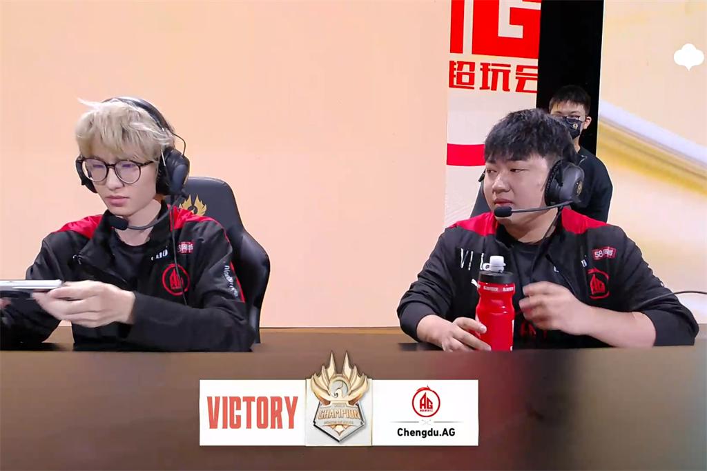 AG defeated DYG, won the World Championship for three consecutive victories, and was broken by ...