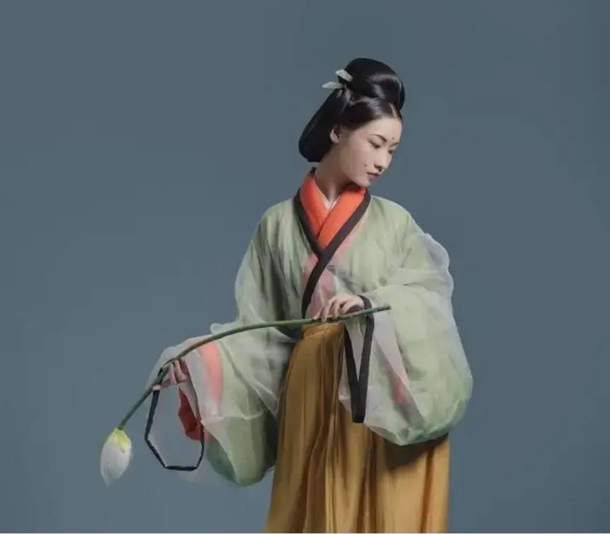 Why did the ancients think that women wearing underwear is a sign of ...