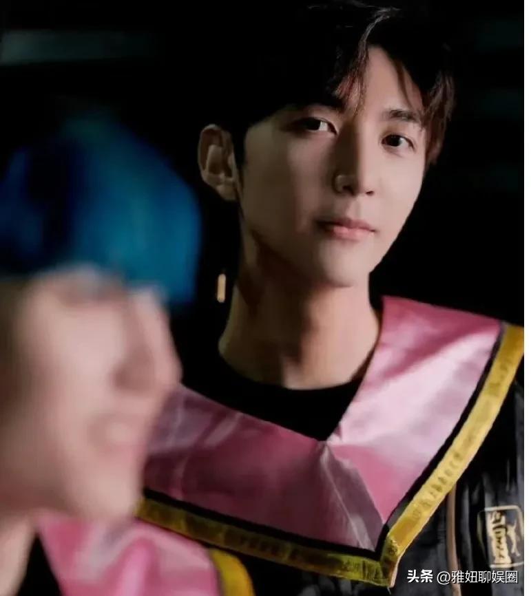 Hong Xin appeared in his son's graduation photo in surprise - iNEWS