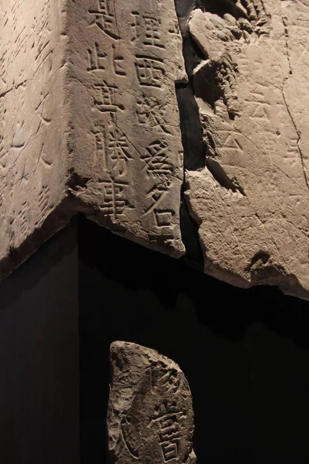 Yan Zhenqing's "Xiting Ji" is the only remnant stele in regular script ...