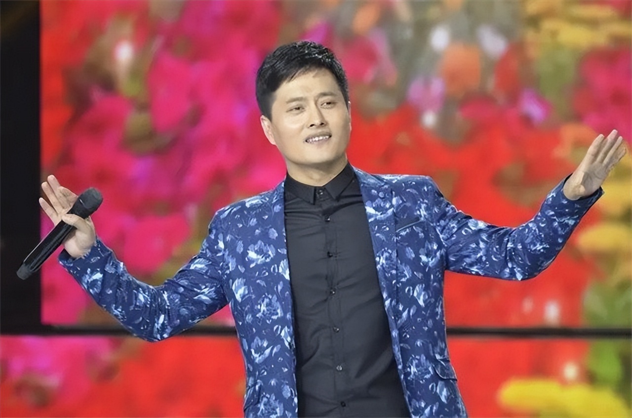 She is Yunfei's ex-wife. Her husband divorced her after becoming famous ...