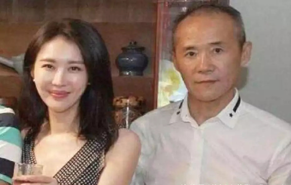 72-year-old Wang Shi is finally young again! Accompanying a 42-year-old ...