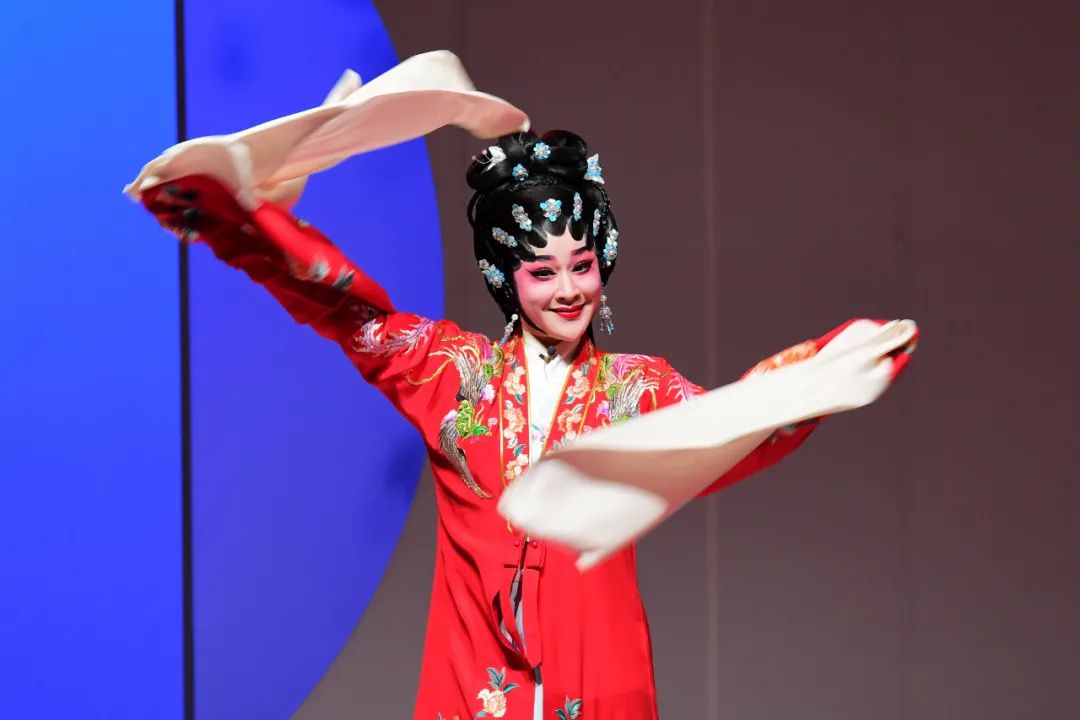 Mok Yanyun: The dazzling and dazzling dan dan on the stage of Cantonese ...