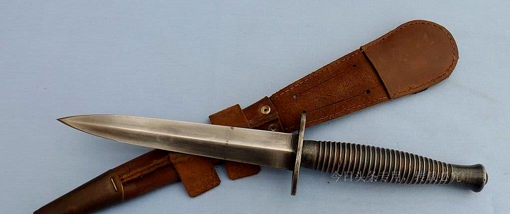 During World War II, the weapon used by British spies: lapel dagger ...